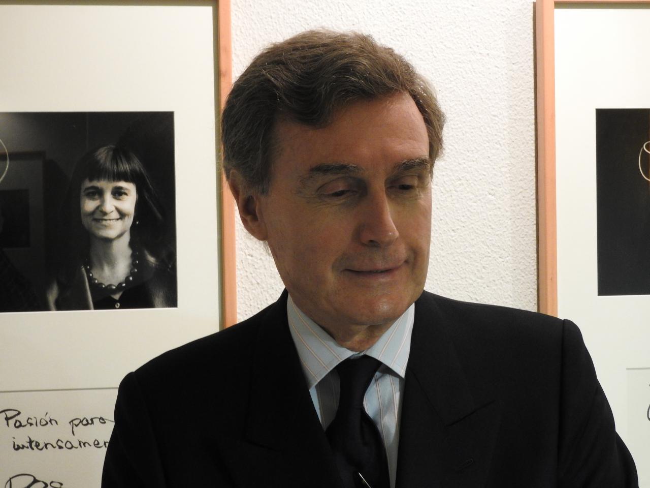 Emilio Contreras presenta su libro sobre las conspiraciones y ...